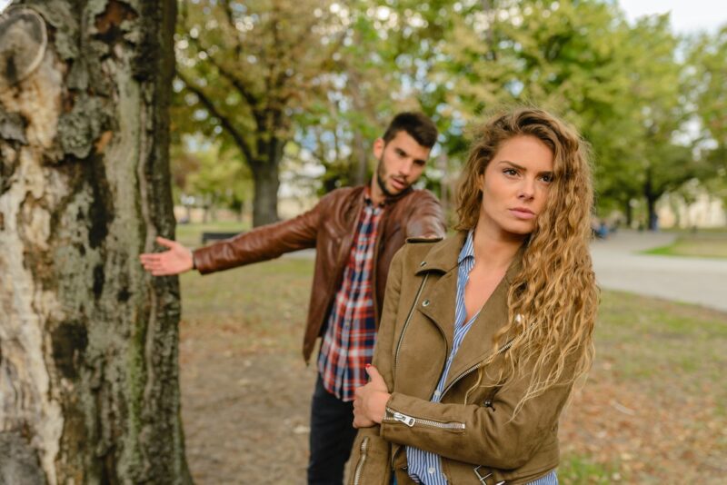 13 Signs of Insecure Women