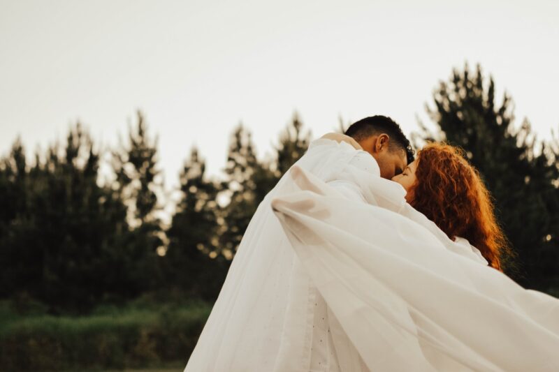 20 Signs You've Finally Found That One Great Love (And 19 Examples)