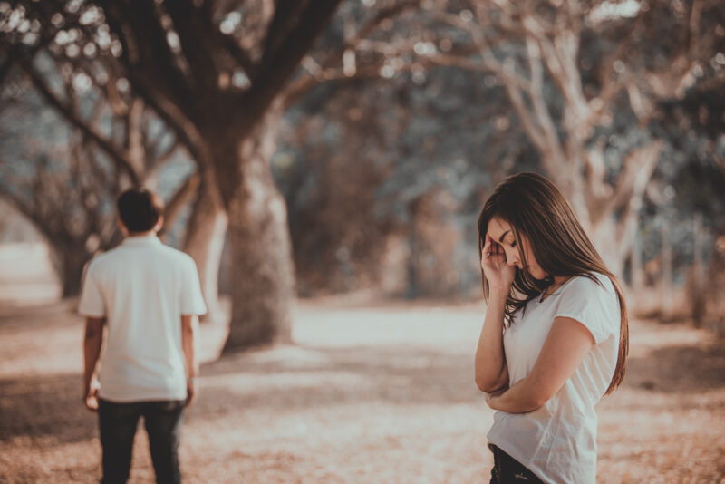 23 Signs Of A Weak Man (Traits You Shouldn’t Tolerate)