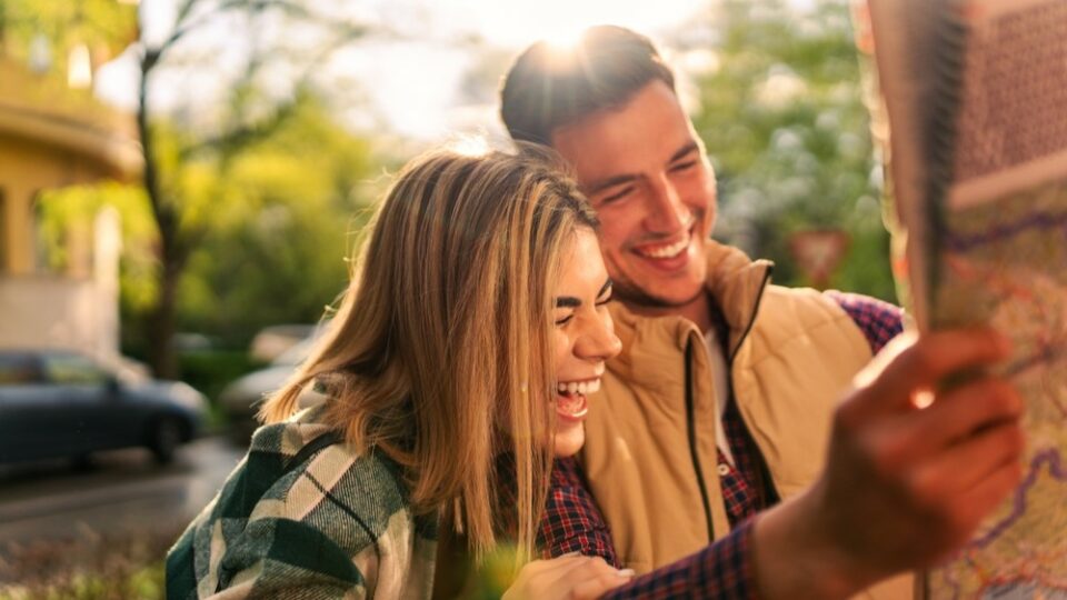 Uncomfortable Body Language: 9 Signs Someone Feels Uneasy