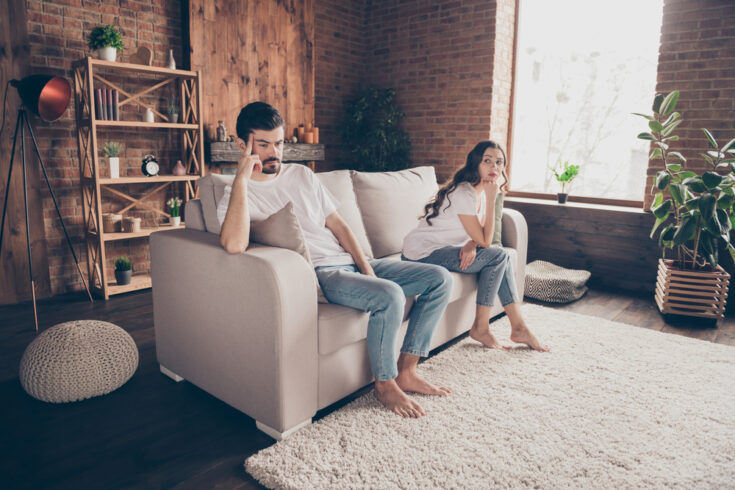 Is He Stringing Me Along? 12 Signs That Prove He Isn't Genuine