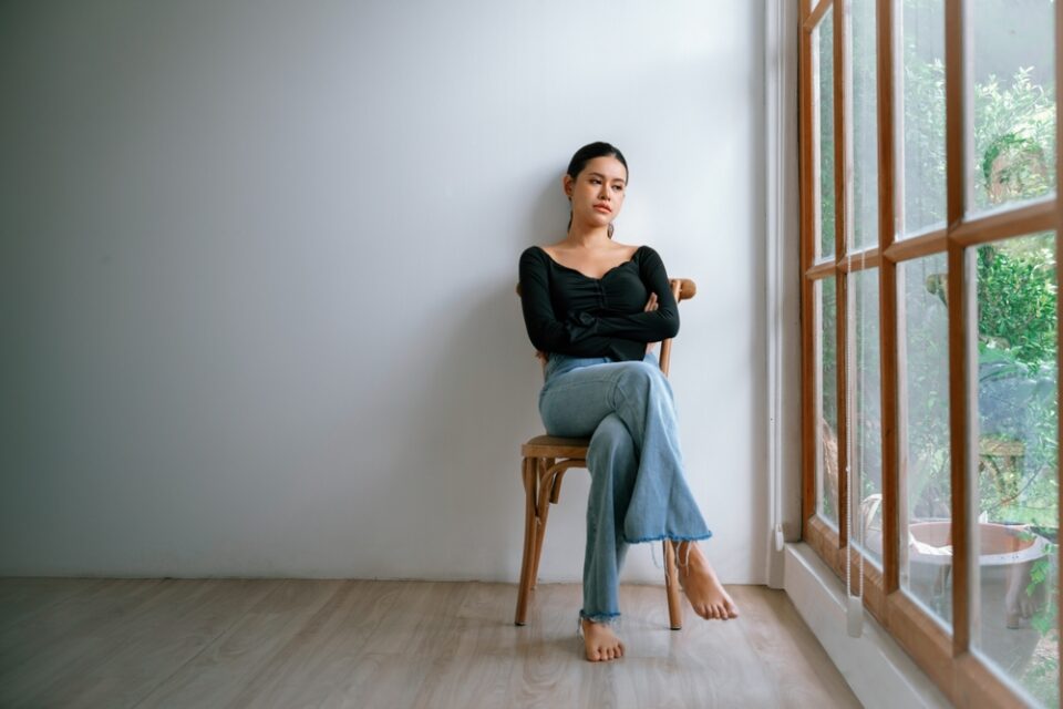 10 Signs Of An Unhealthy Attachment (And How To Let Go)