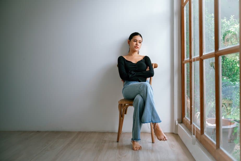 10 Signs Of An Unhealthy Attachment (And How To Let Go)