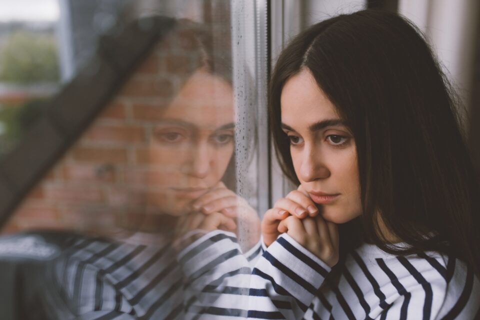 10 Signs Of An Unhealthy Attachment (And How To Let Go)