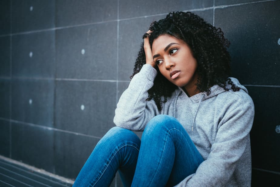 10 Signs Of An Unhealthy Attachment (And How To Let Go)