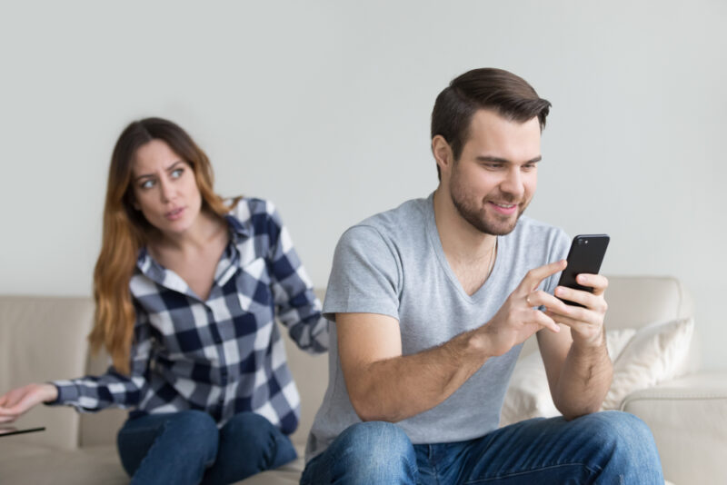 10 Signs Of Facebook Secret Conversations And Cheating
