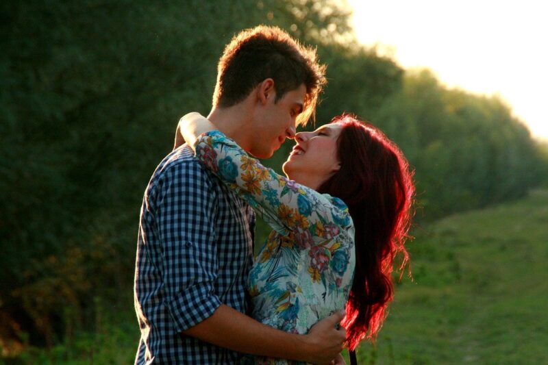Here Are 7 Stages Of A Man Falling In Love And How To Recognize Them