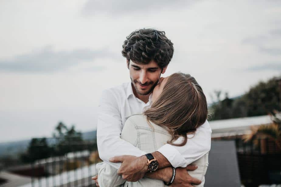 What Does It Mean When A Guy Squeezes You In A Hug? (16 Types Of Hugs)