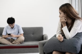 24 Warning Signs Of A Controlling Woman In A Relationship