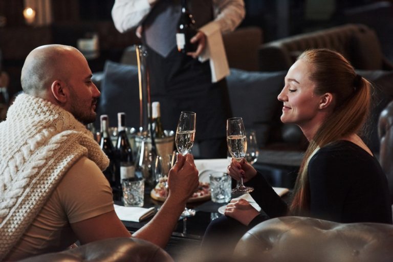 How Does A Man Pursue A Woman? 10 Steps To Win The Chase