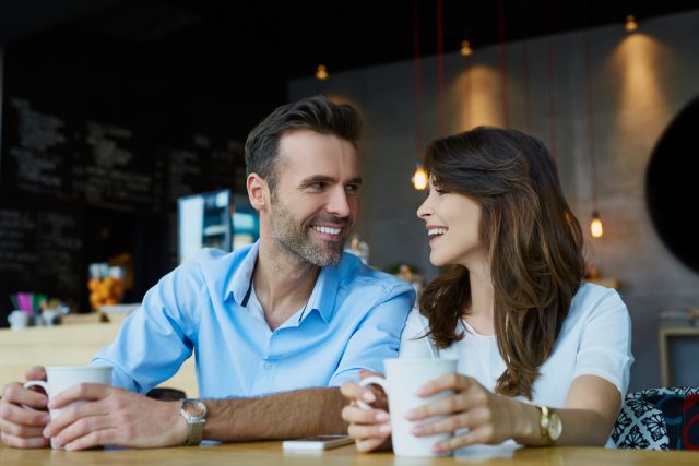 How Does A Man Pursue A Woman? 10 Steps To Win The Chase