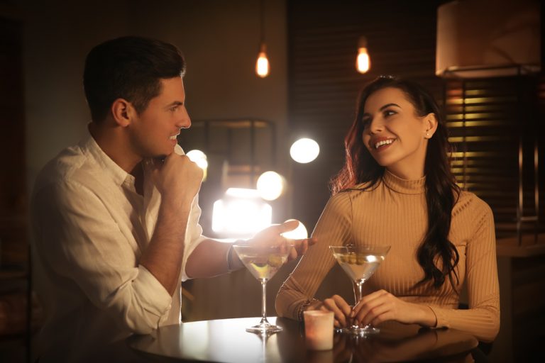 10 Must-Read Tips To Solve The "Second Date Kiss" Dilemma