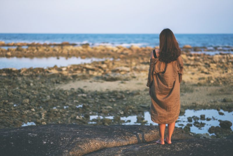 14 Warning Signs He Doesn't Value You Anymore (Move On)