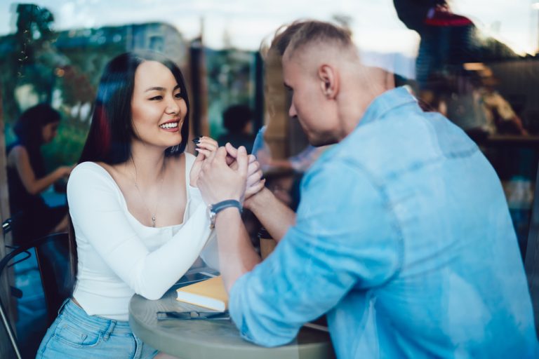 When You Feel Attracted To Someone Do They Feel It Too? 15 Signs Of ...