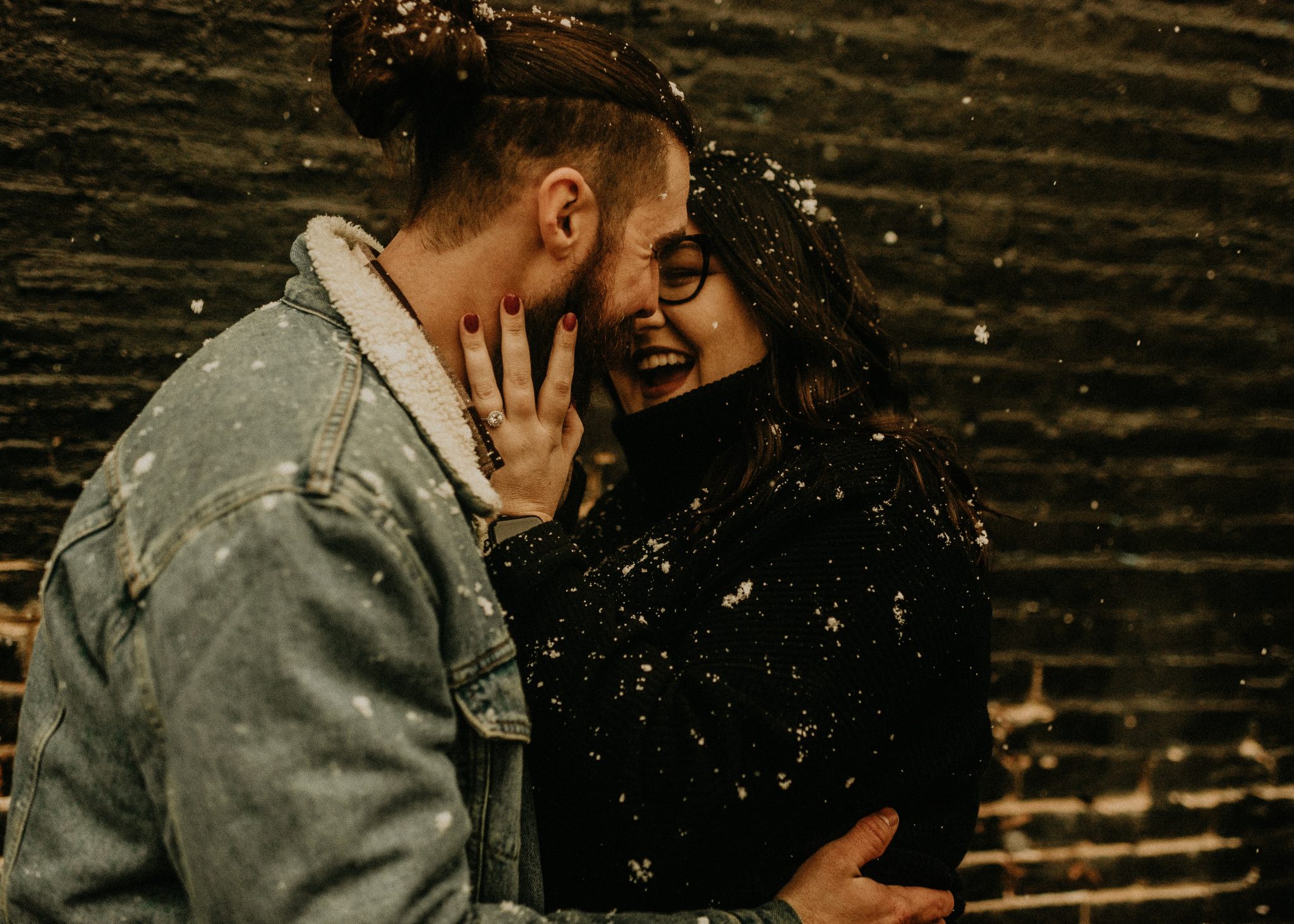 10 Must-Read Tips To Solve The "Second Date Kiss" Dilemma