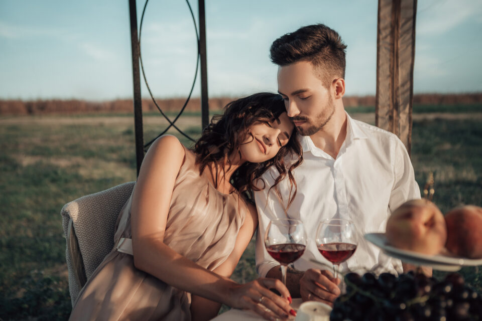 15 Easy-To-Spot Signs He Caught Feelings For You