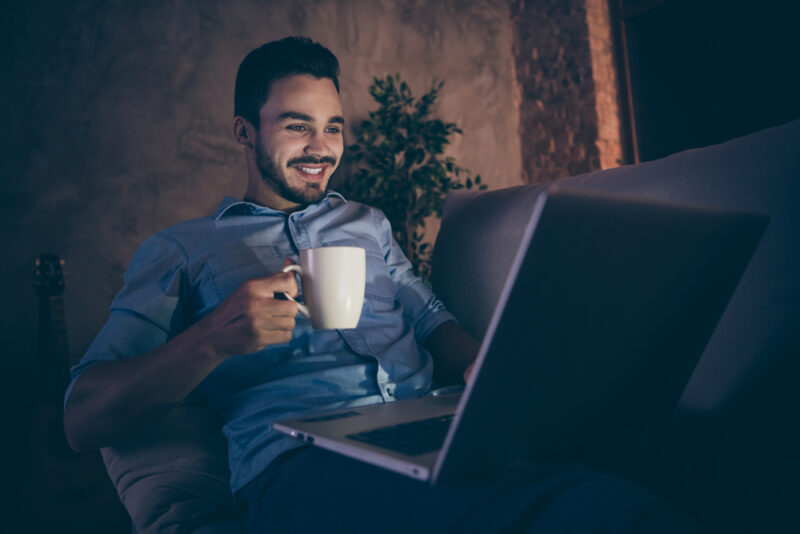 15 Signs You Are A Good-Looking Guy (More So Than You Think)