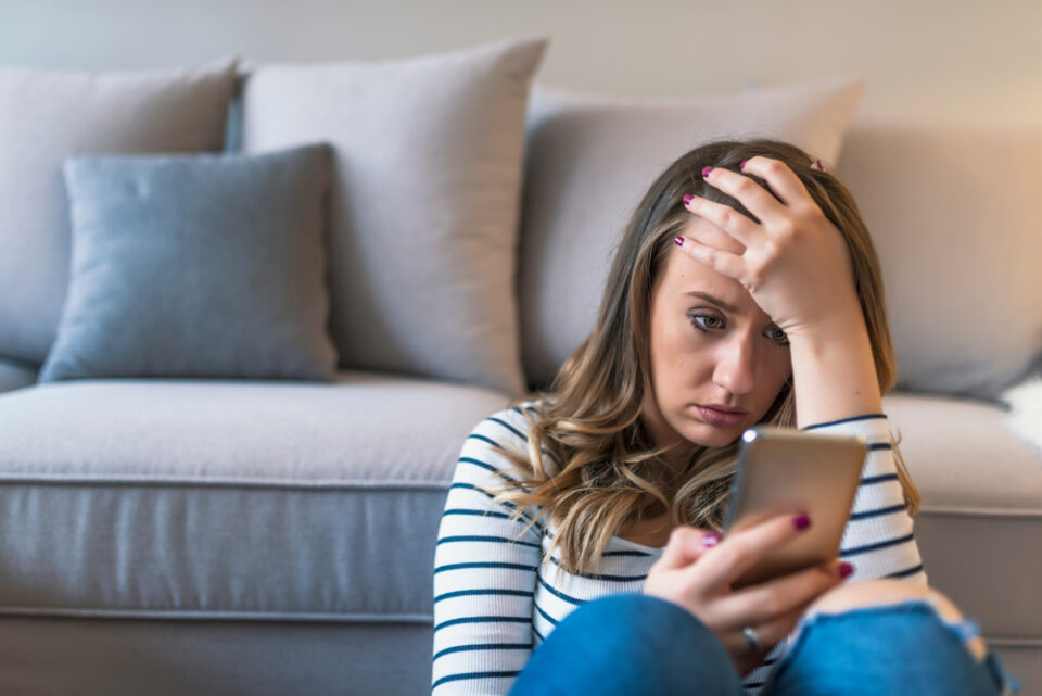 The Ignoring Game: Don't Text Him And He Will Text You