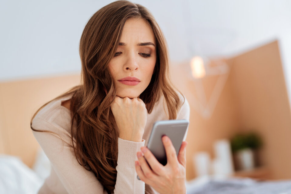 The Ignoring Game: Don't Text Him And He Will Text You