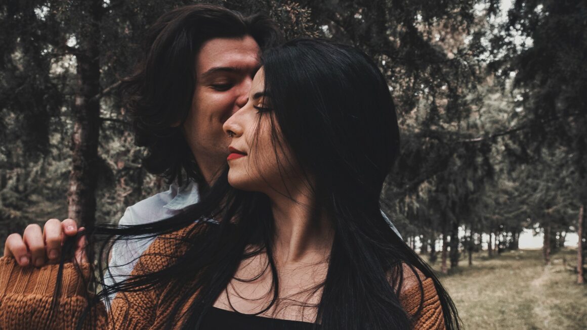 17 Alarming Signs Of A Desperate Man You Need To Know How To Spot