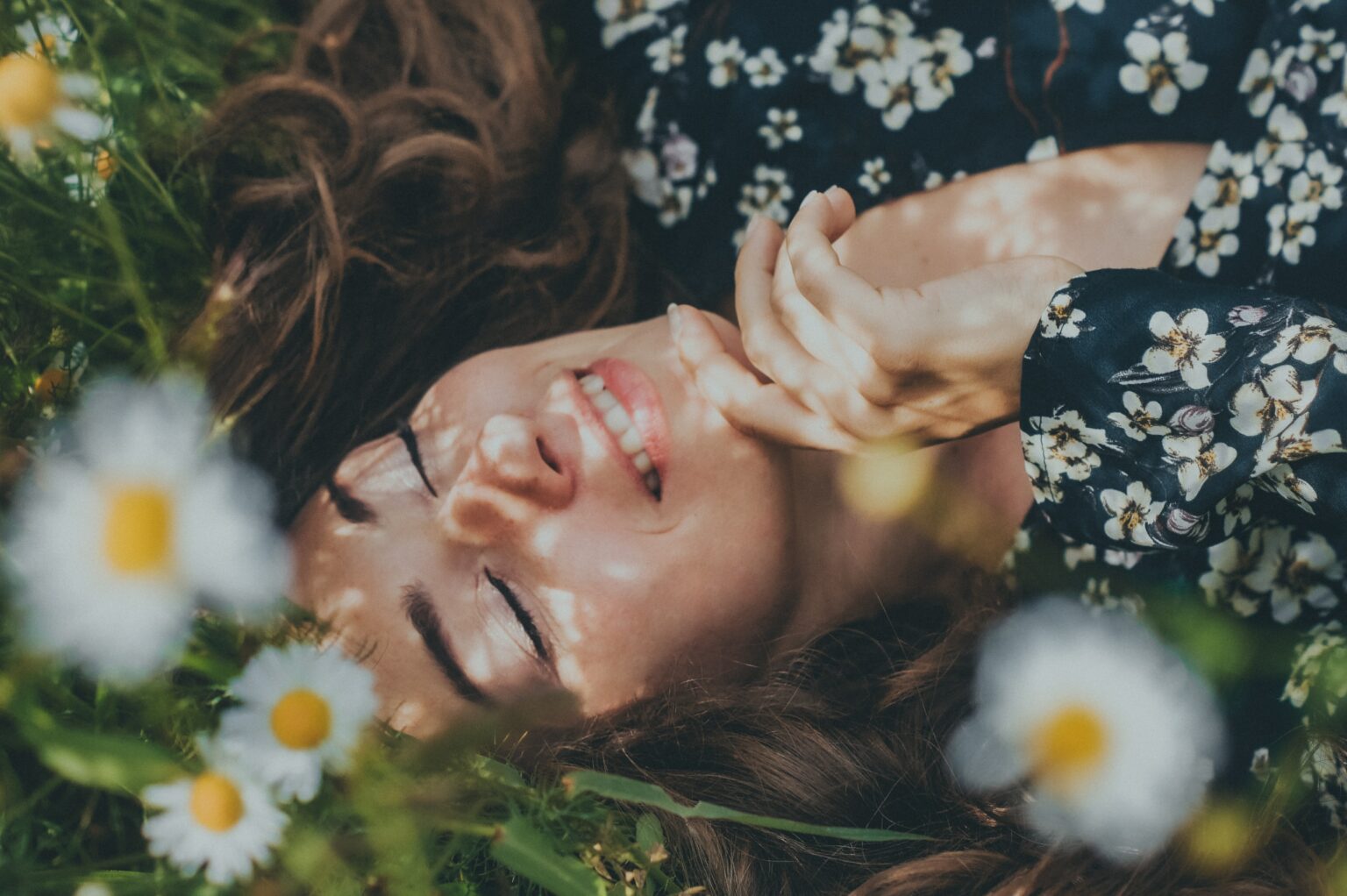 How To Be Irresistible To Men: 10 Easy Tips And Tricks