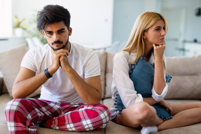 Early Signs Of A Controlling Man - 13 Red Flags To Look Out For