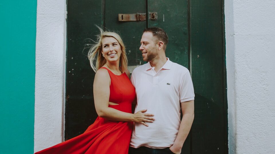 What It Means When A Guy Locks Eyes With You And Doesn't Look Away