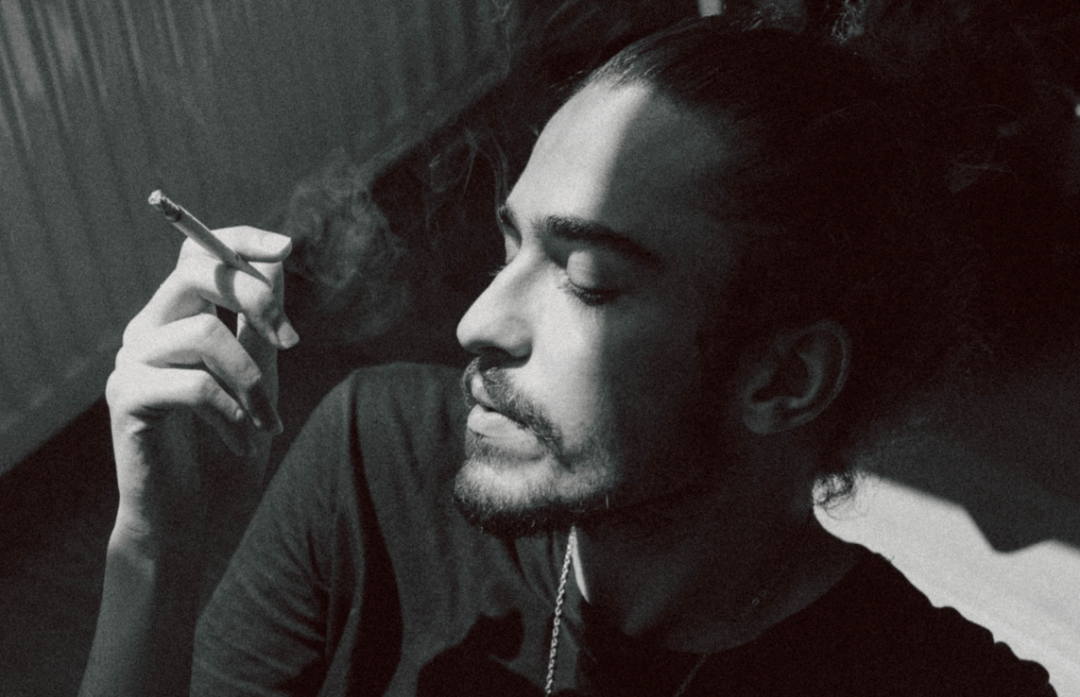 7 Signs He's About To Ghost You Even If He Seems Very Interested