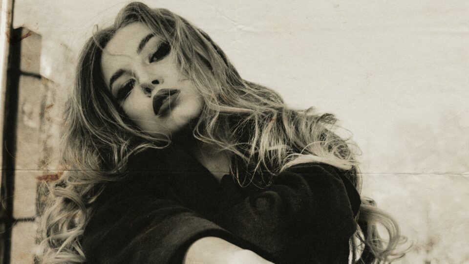 When A Man Shuts Down Emotionally: 6 Reasons Why He Stonewalls You