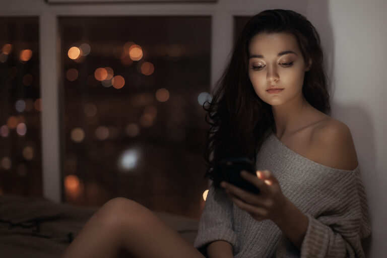 Solving The Mystery: Do Guys Notice When You Stop Texting Them?