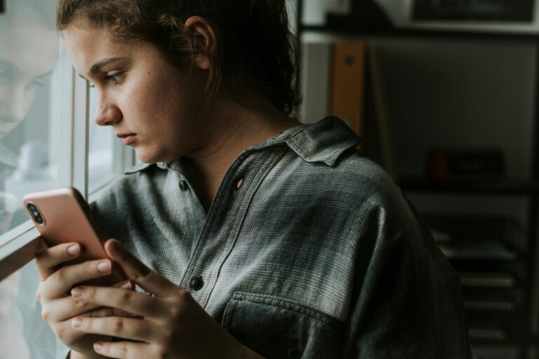 Solving The Mystery: Do Guys Notice When You Stop Texting Them?