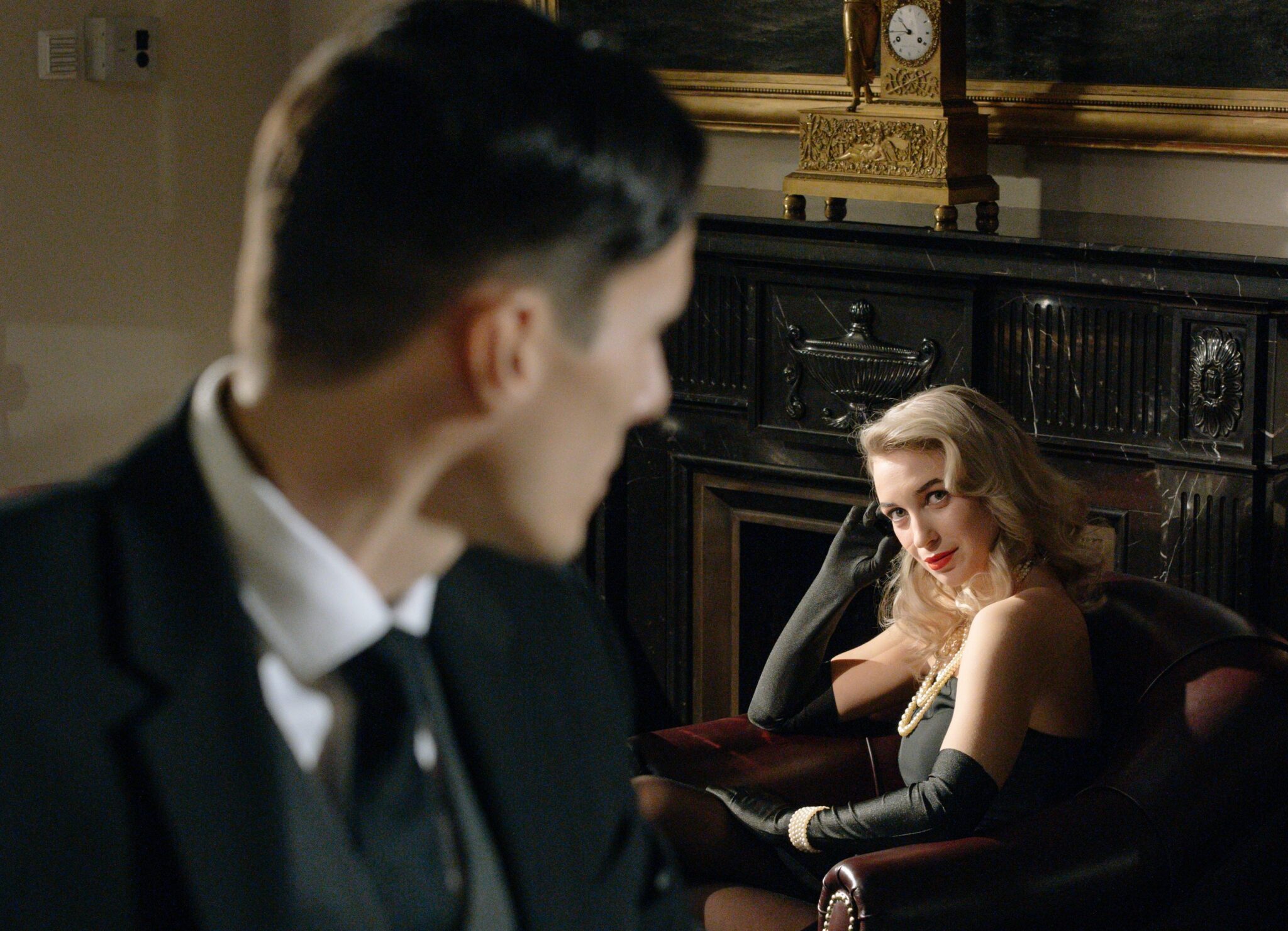 Myth Or Reality: 8 Signs You're Dealing With An Alpha Widow