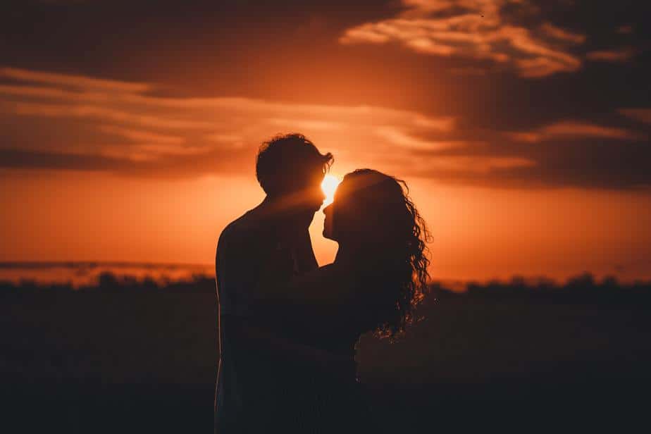 26 Obvious Signs She Is Developing Feelings For You