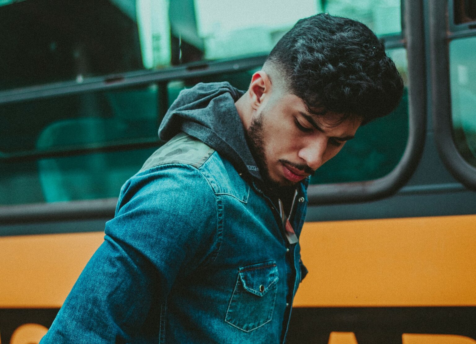 When A Man Shuts Down Emotionally: 6 Reasons Why He Stonewalls You