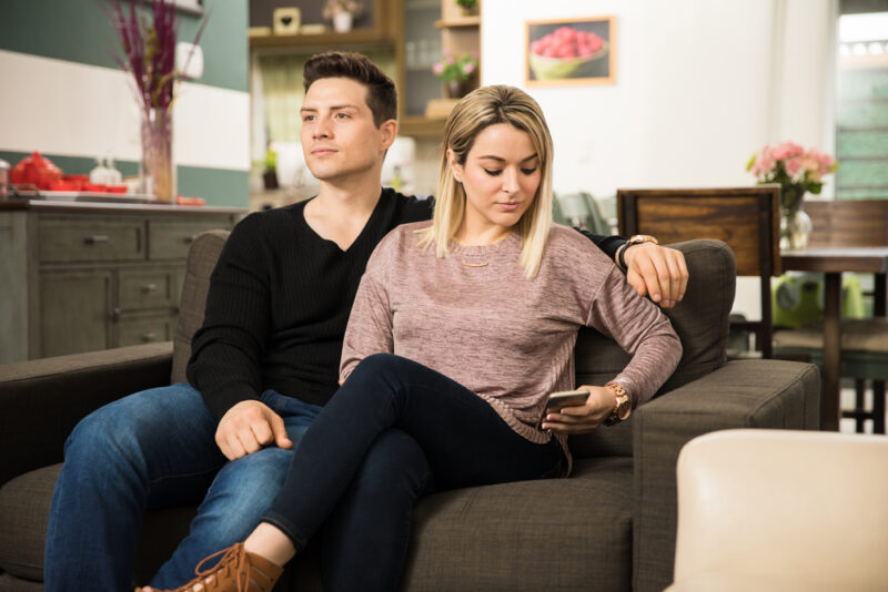 17 Signs She Cheated And Feels Guilty: Forgive Her Or Forget Her