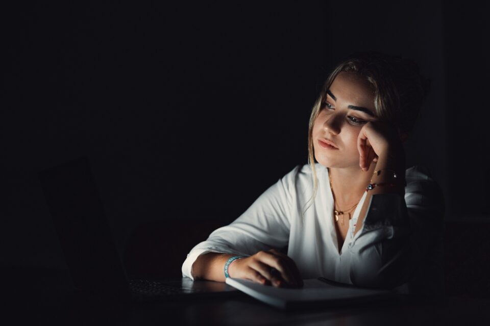 How To Forget About Someone? 8 Tips To Drop Your Past