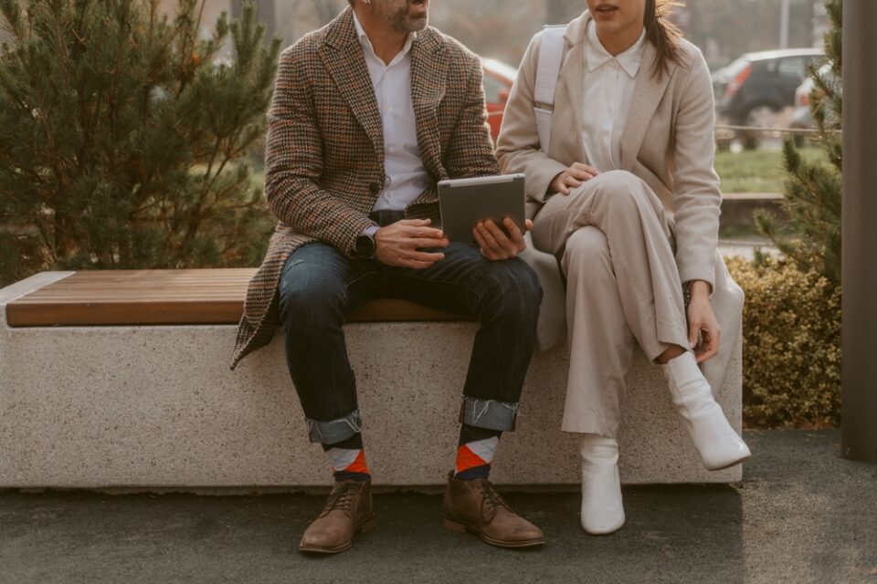 8 (Unconscious) Signals Of Submissive Body Language