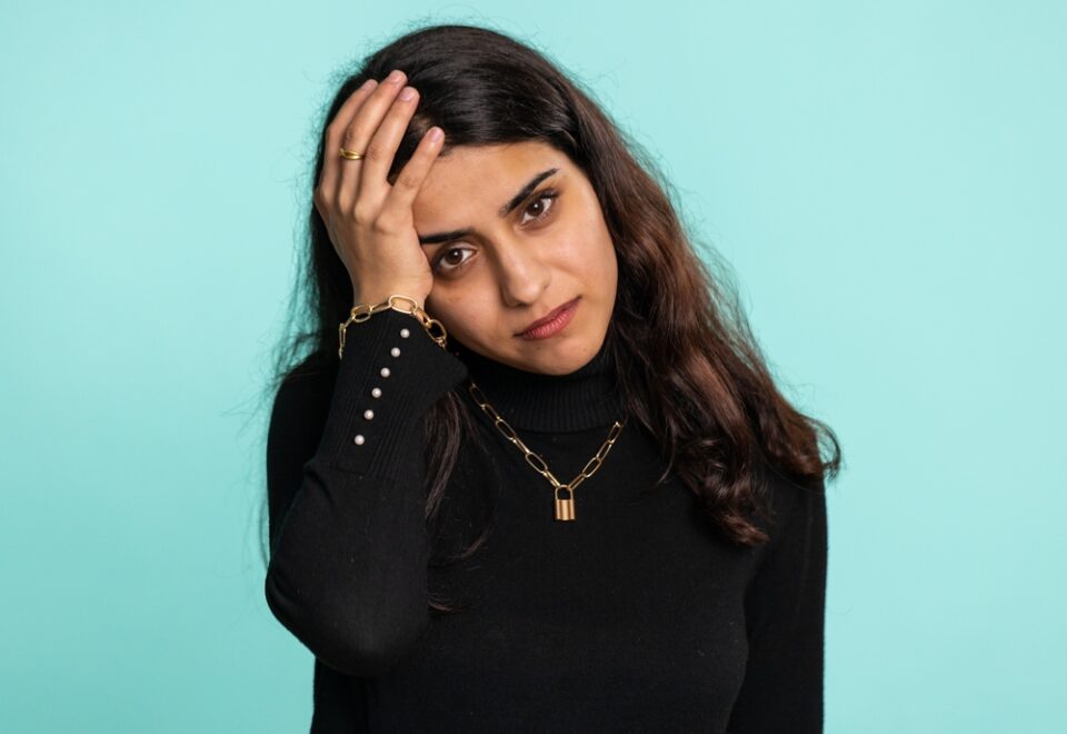 Body Language Of Nervousness: 10 Signs You're Freaking Out