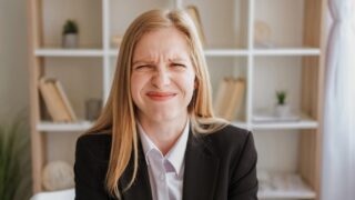 Body Language Of Shame: 10 Nonverbal Red Flags To Note