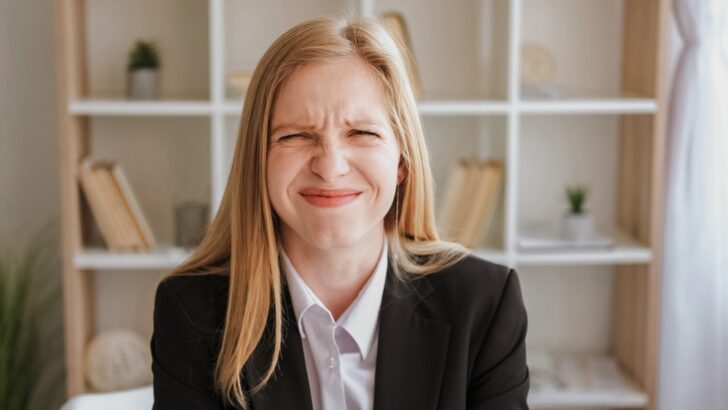 Body Language Of Shame: 10 Nonverbal Red Flags To Note