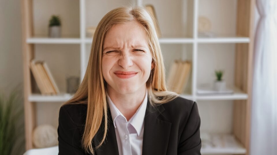 Body Language Of Shame: 10 Nonverbal Red Flags To Note