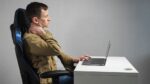 Uncomfortable Body Language: 9 Signs Someone Feels Uneasy
