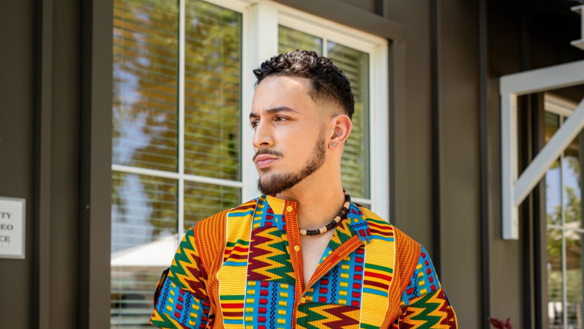 Uncomfortable Body Language: 9 Signs Someone Feels Uneasy