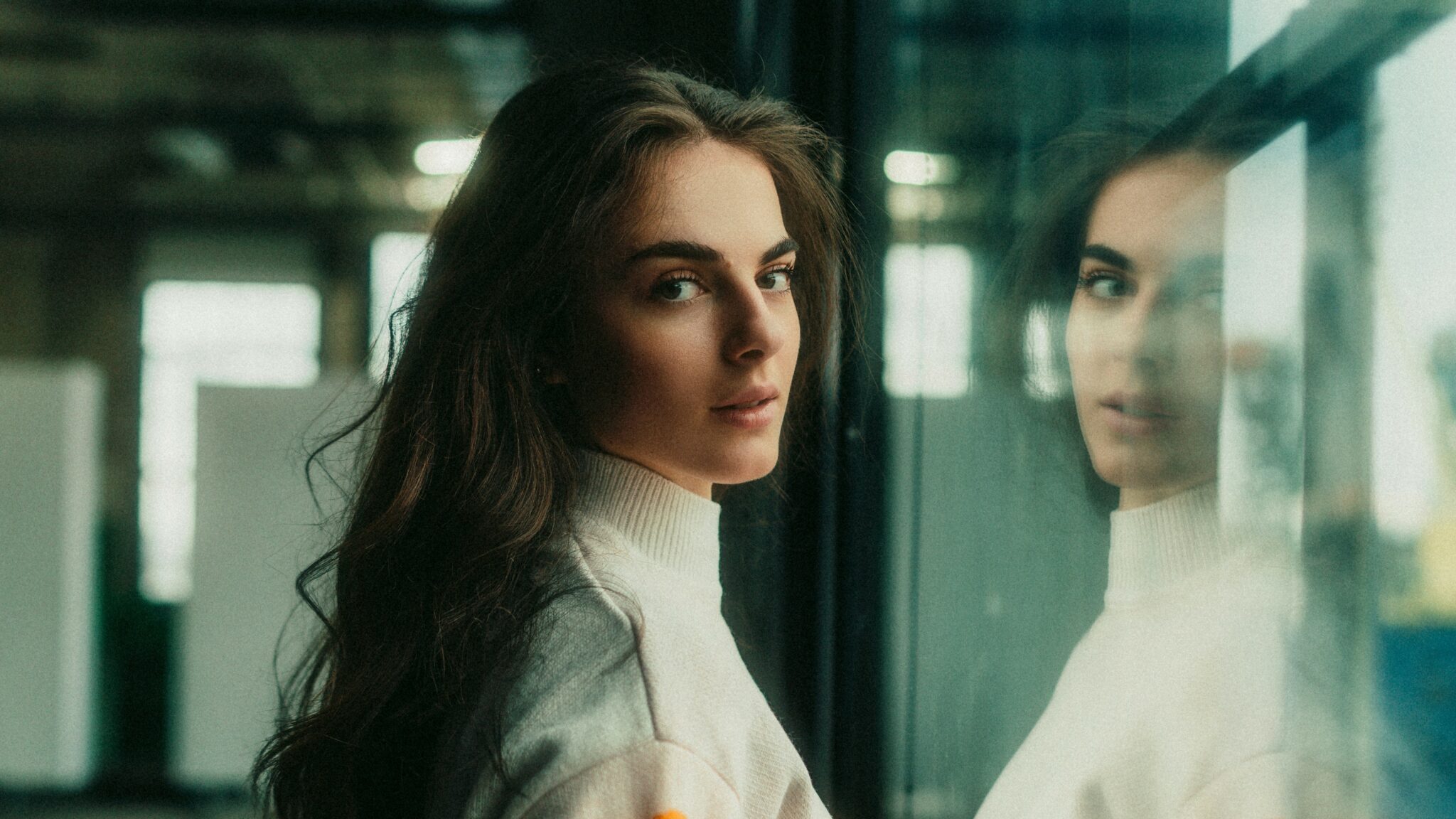 12 Aggressive Body Language Signs And How To Handle Them