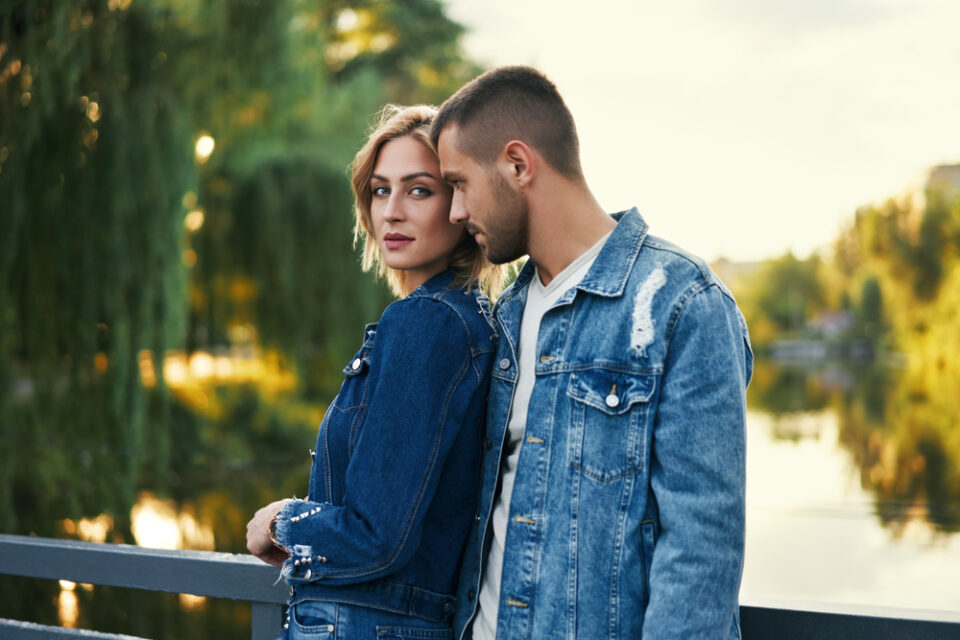 9 Signs Of Romantic Body Language When A Man Falls In Love