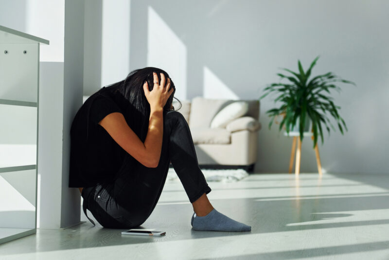 Body Language Of Fear: 10 Signs Someone Is Afraid Of You