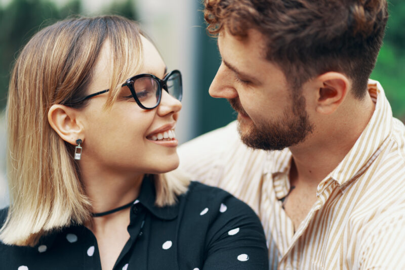 Interpreting Female Body Language: 7 Signals She's Sending