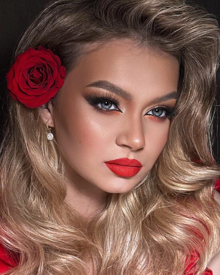 20 Enthralling Eye Makeup Ideas For Blue Eyes