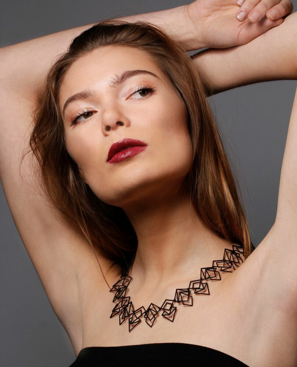 20 Most Alluring Haircuts for Square-Shaped Faces
