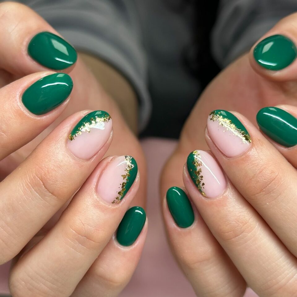 20 Alluring Emerald Green Nails To Elevate Your Winter Look